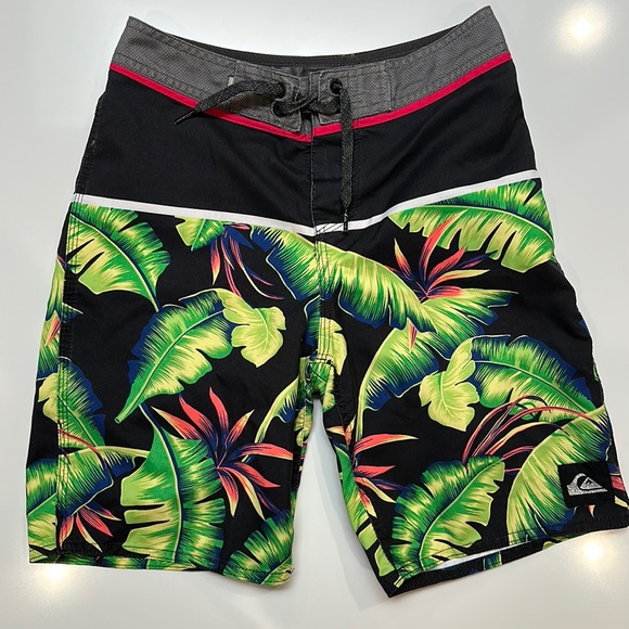 Quiksilver | Swim | Youth Quicksilver Swim Trunks Size 24 | Poshmark